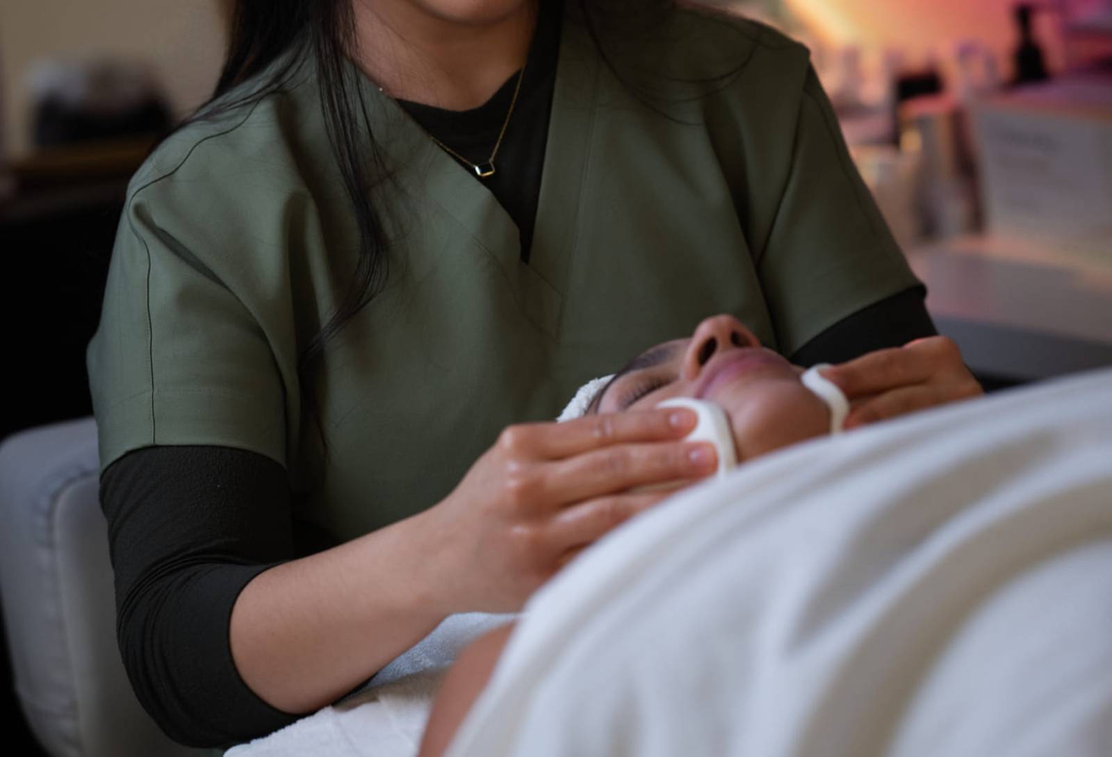 60 Min Custom Facial - Natur Skin